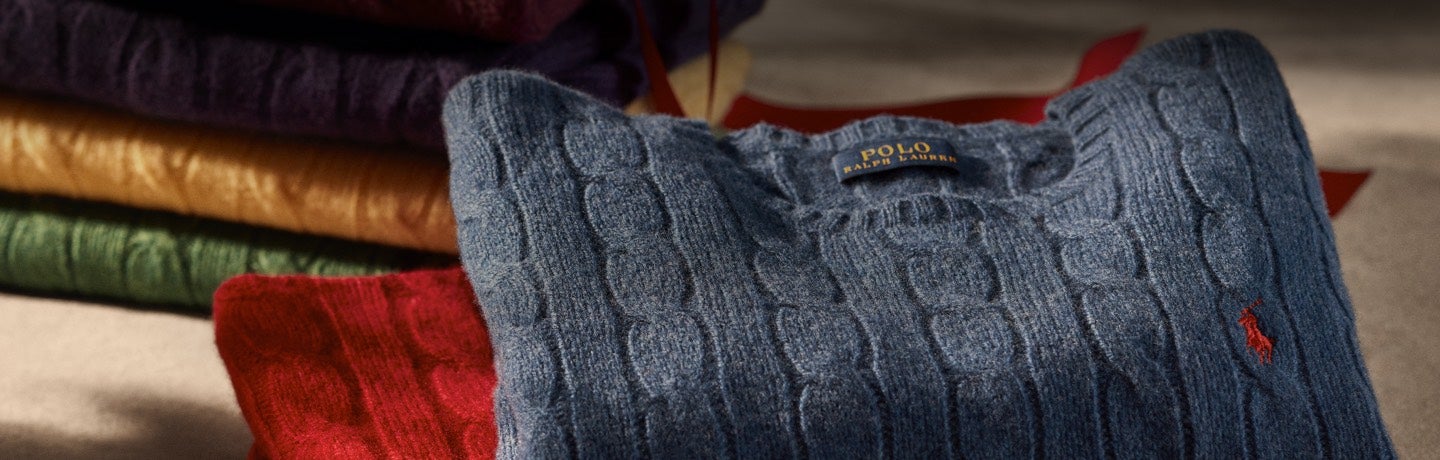 Cable-knit crewneck sweaters in different colors